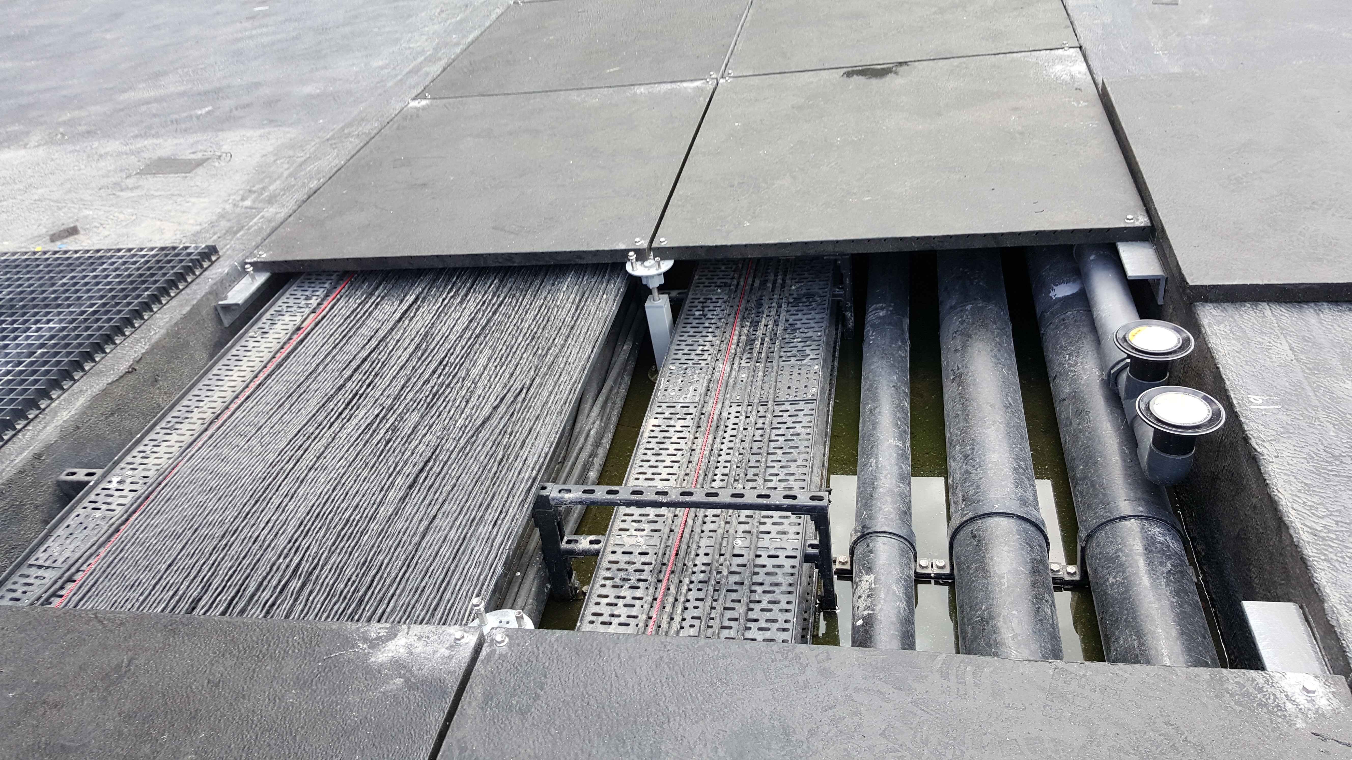 Optimizing Rooftop Deck Systems with FRP Grating Pedestals